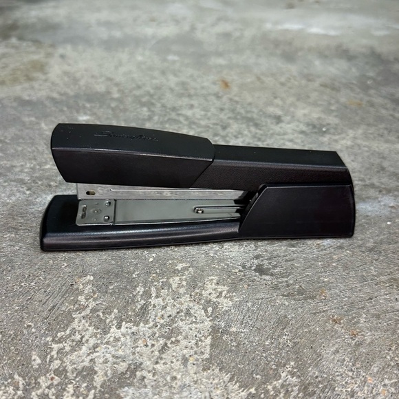 Swingline | Office | Swingline Full Strip Desktop Stapler 4xxx | Poshmark